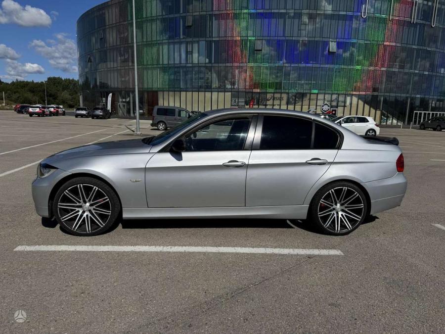 Grey BMW 320 2004 in Siauliai, with an engine capacity of 2.00 L and mileage of 278 thousand km for 3900 €, photo 7 on AUTOMOTO.COM.LV