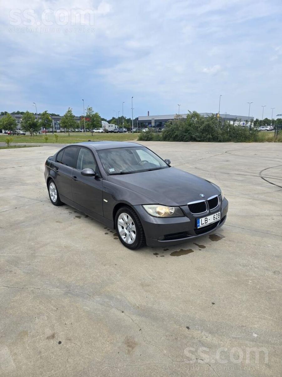 Pelēks BMW 320 2005 Liepāja, ar dzinēja tilpumu 2.00 L un nobraukumu 370 tūkst. km par 3700 €, foto 4 vietnē AUTOMOTO.COM.LV