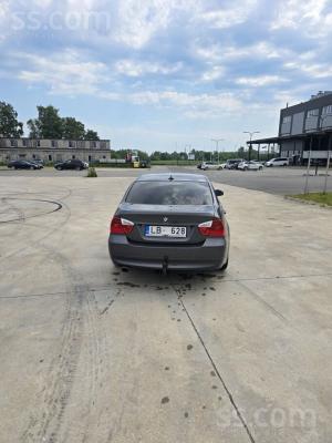 Pelēks BMW 320 2005 Liepāja, ar dzinēja tilpumu 2.00 L un nobraukumu 370 tūkst. km par 3700 €, foto 6 vietnē AUTOMOTO.COM.LV