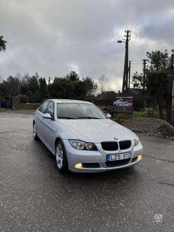 Grey BMW 320 2005 in Vilnius, with an engine capacity of 2.00 L and mileage of 379 thousand km for 3499 €, photo 3 on AUTOMOTO.COM.LV