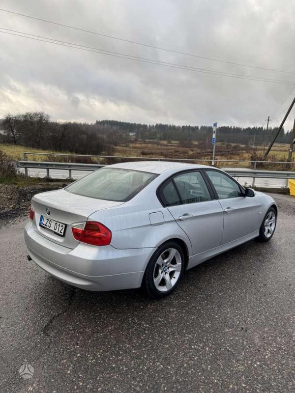 Grey BMW 320 2005 in Vilnius, with an engine capacity of 2.00 L and mileage of 379 thousand km for 3499 €, photo 4 on AUTOMOTO.COM.LV