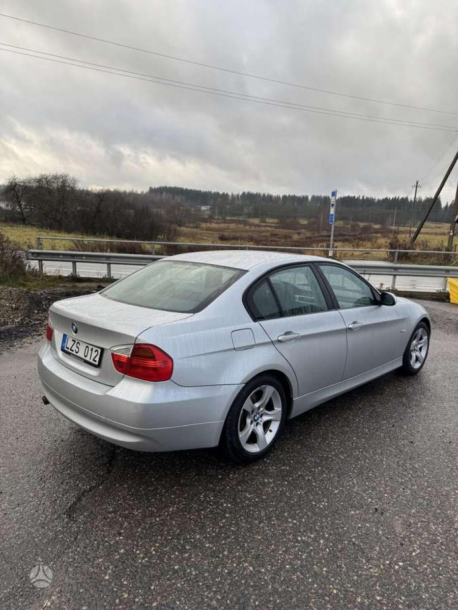 Pelēks BMW 320 2005 Viļņa, ar dzinēja tilpumu 2.00 L un nobraukumu 379 tūkst. km par 3499 €, foto 4 vietnē AUTOMOTO.COM.LV
