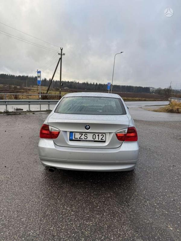 Grey BMW 320 2005 in Vilnius, with an engine capacity of 2.00 L and mileage of 379 thousand km for 3499 €, photo 5 on AUTOMOTO.COM.LV