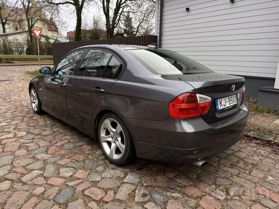Pelēks BMW 320 2005 Liepāja, ar dzinēja tilpumu 2.00 L un nobraukumu 404 tūkst. km par 4400 €, foto 4 vietnē AUTOMOTO.COM.LV