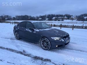 Grey BMW 320 2005 in Valmiera, with an engine capacity of 2.00 L and mileage of 333 thousand km for 3900 €, photo 2 on AUTOMOTO.COM.LV