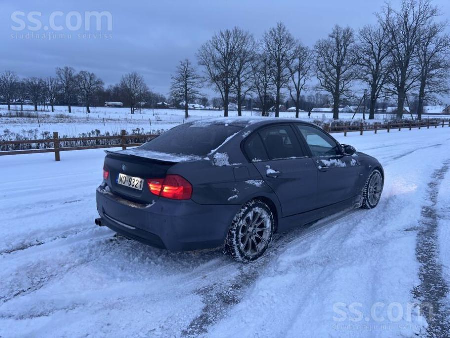 Grey BMW 320 2005 in Valmiera, with an engine capacity of 2.00 L and mileage of 333 thousand km for 3900 €, photo 3 on AUTOMOTO.COM.LV