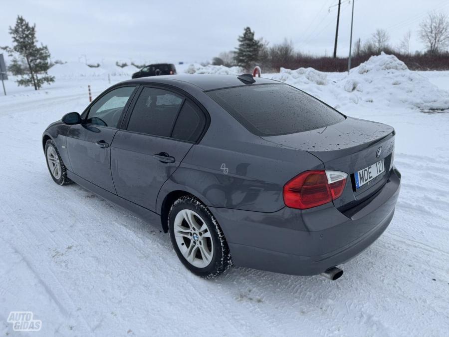 Grey BMW 320 2005 in Palanga, with an engine capacity of 2.00 L and mileage of 380 thousand km for 2650 €, photo 2 on AUTOMOTO.COM.LV