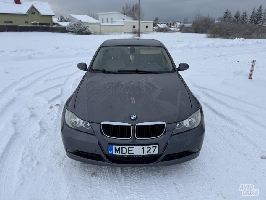Grey BMW 320 2005 in Palanga, with an engine capacity of 2.00 L and mileage of 380 thousand km for 2650 €, photo 19 on AUTOMOTO.COM.LV