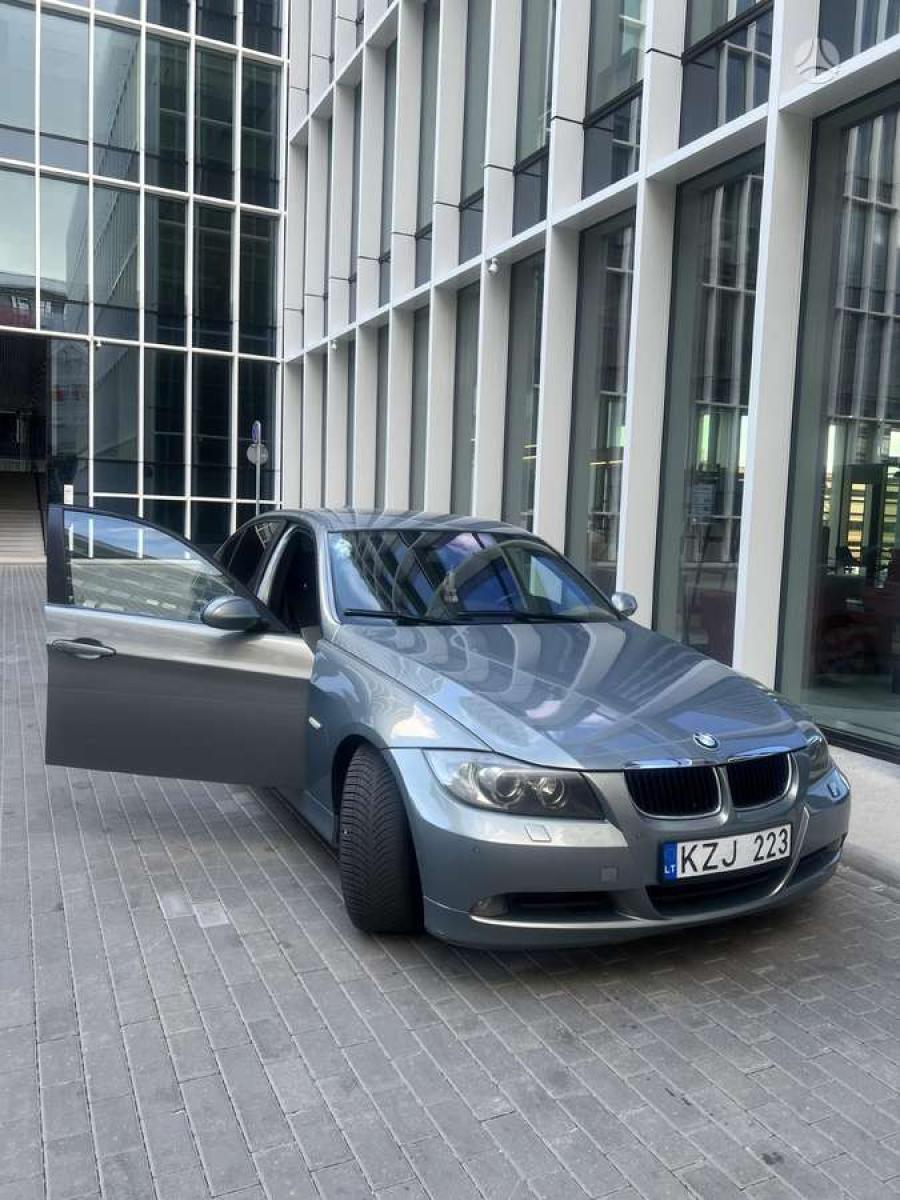 Grey BMW 320 2005 in Vilnius, with an engine capacity of 2.00 L and mileage of 300 thousand km for 3000 €, photo 2 on AUTOMOTO.COM.LV