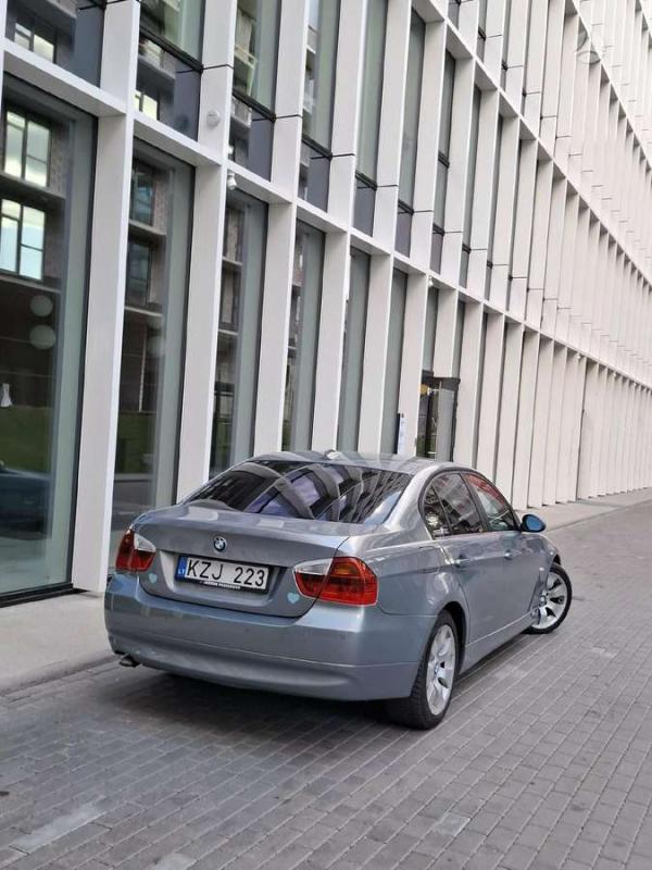 Grey BMW 320 2005 in Vilnius, with an engine capacity of 2.00 L and mileage of 300 thousand km for 3000 €, photo 4 on AUTOMOTO.COM.LV
