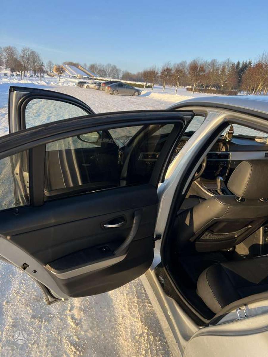 Pelēks BMW 320 2005 Kauņa, ar dzinēja tilpumu 2.00 L un nobraukumu 305 tūkst. km par 4000 €, foto 14 vietnē AUTOMOTO.COM.LV