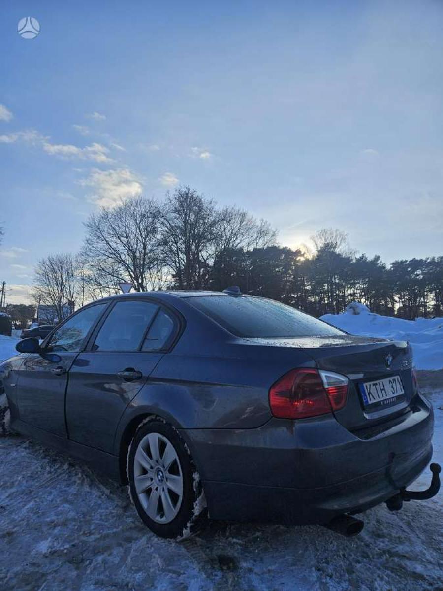 Pelēks BMW 320 2005 Kauņa, ar dzinēja tilpumu 2.00 L un nobraukumu 345 tūkst. km par 3750 €, foto 2 vietnē AUTOMOTO.COM.LV