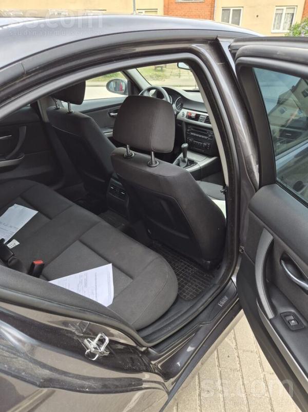Grey BMW 320 2005 in Saldus, with an engine capacity of 2.00 L and mileage of 500 thousand km for 2300 €, photo 4 on AUTOMOTO.COM.LV