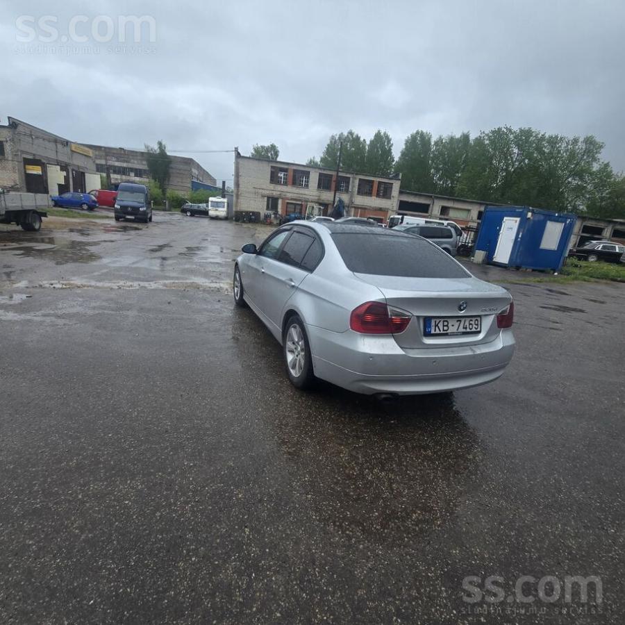 Grey BMW 320 2005 in Riga, with an engine capacity of 2.00 L and mileage of 348 thousand km for 2000 €, photo 4 on AUTOMOTO.COM.LV