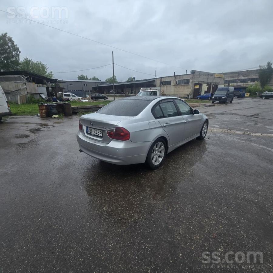 Grey BMW 320 2005 in Riga, with an engine capacity of 2.00 L and mileage of 348 thousand km for 2000 €, photo 5 on AUTOMOTO.COM.LV