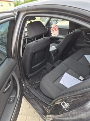 Pelēks BMW 320 2005 Saldus, ar dzinēja tilpumu 2.00 L un nobraukumu 350 tūkst. km par 2500 €, foto 10 vietnē AUTOMOTO.COM.LV