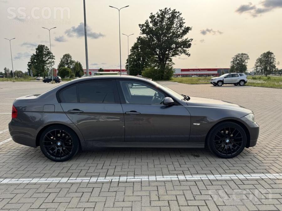 Pelēks BMW 320 2005 Rīga, ar dzinēja tilpumu 2.00 L un nobraukumu 209 tūkst. km par 2450 €, foto 4 vietnē AUTOMOTO.COM.LV