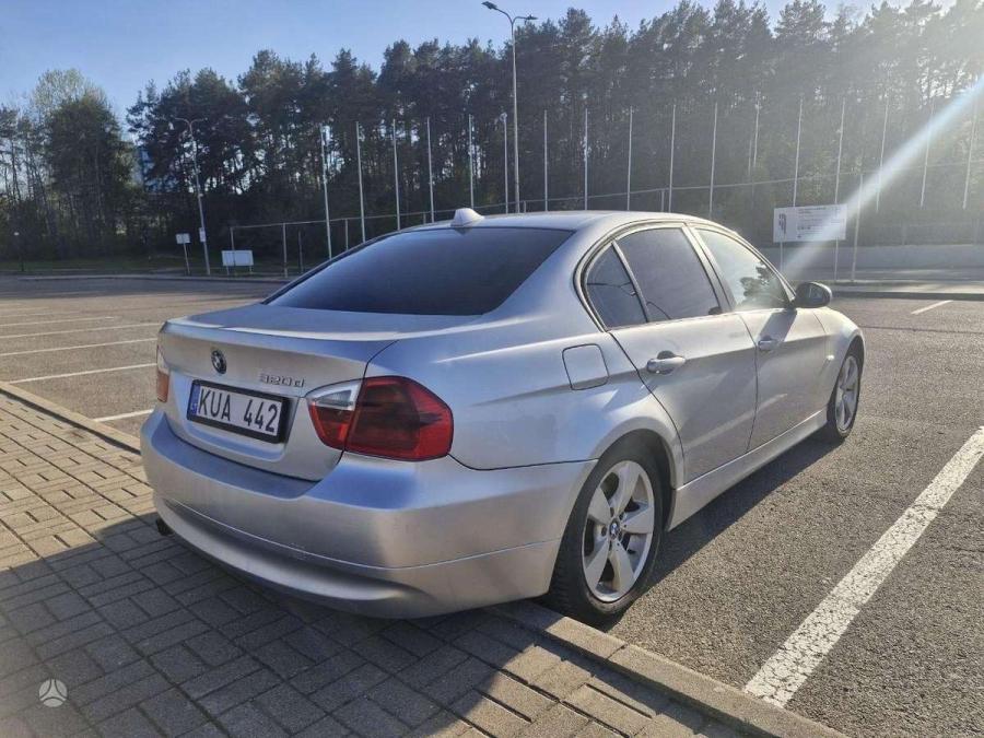 Pelēks BMW 320 2005 Viļņa, ar dzinēja tilpumu 2.00 L un nobraukumu 330 tūkst. km par 3400 €, foto 1 vietnē AUTOMOTO.COM.LV
