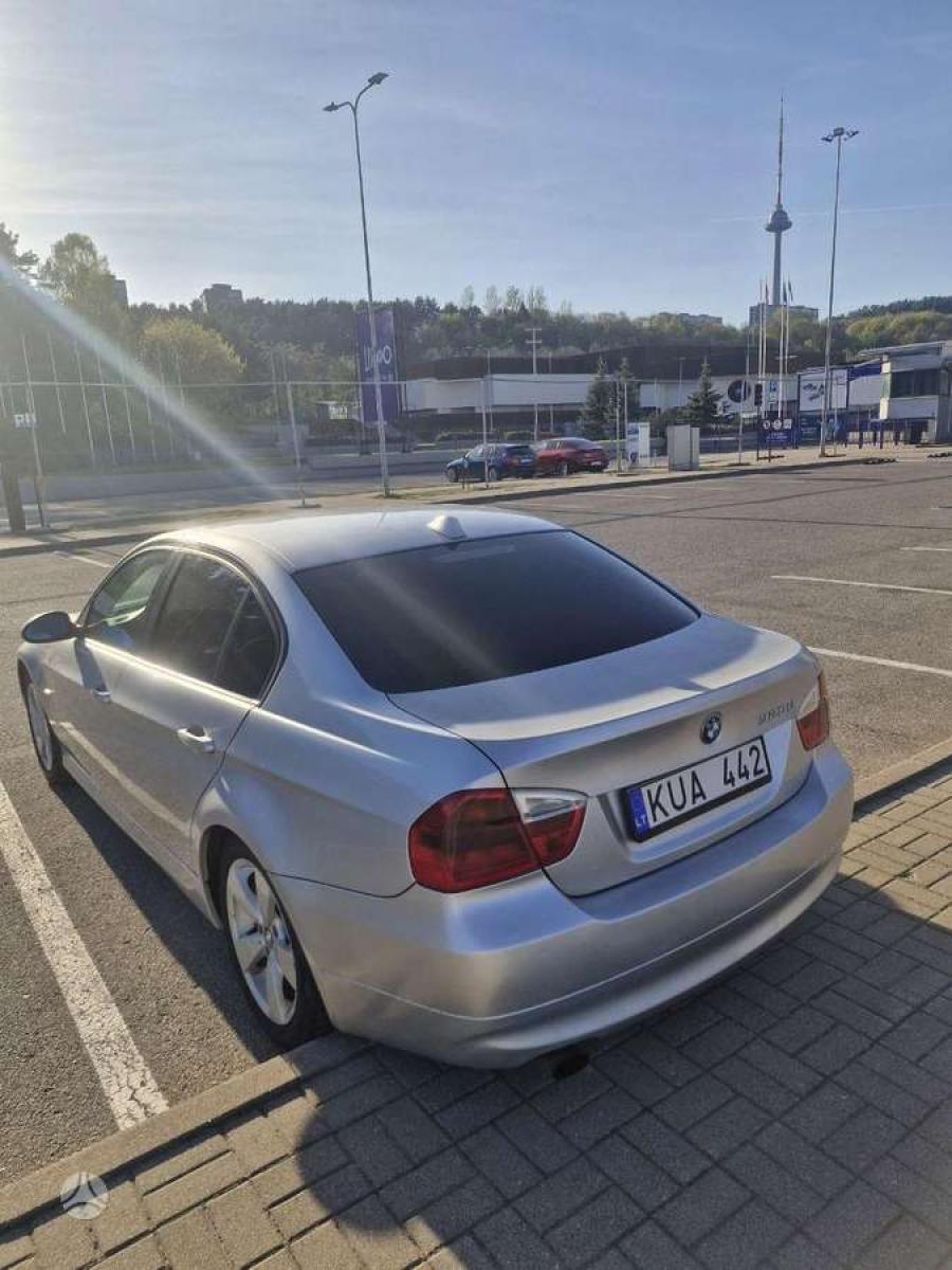 Pelēks BMW 320 2005 Viļņa, ar dzinēja tilpumu 2.00 L un nobraukumu 330 tūkst. km par 3400 €, foto 4 vietnē AUTOMOTO.COM.LV