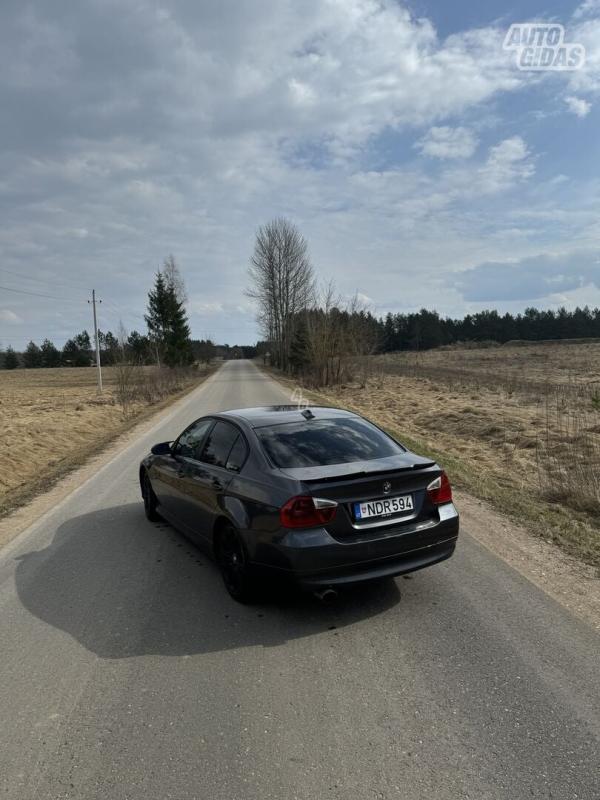 Pelēks BMW 320 2005 Viļņa, ar dzinēja tilpumu 2.00 L un nobraukumu 469 tūkst. km par 3100 €, foto 2 vietnē AUTOMOTO.COM.LV