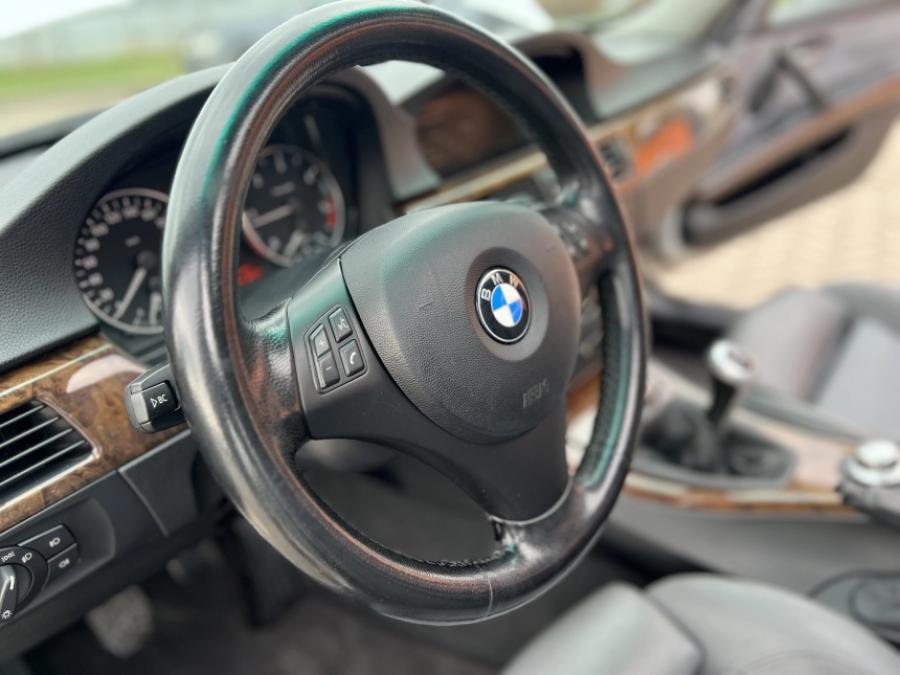 Grey BMW 320 2005 in Riga, with an engine capacity of 2.00 L and mileage of 321 thousand km for 5200 €, photo 10 on AUTOMOTO.COM.LV