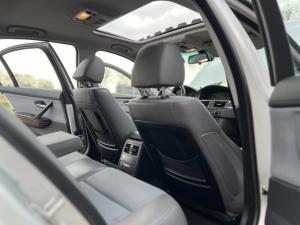 Grey BMW 320 2005 in Riga, with an engine capacity of 2.00 L and mileage of 321 thousand km for 5200 €, photo 15 on AUTOMOTO.COM.LV
