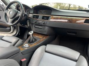 Grey BMW 320 2005 in Riga, with an engine capacity of 2.00 L and mileage of 321 thousand km for 5200 €, photo 17 on AUTOMOTO.COM.LV