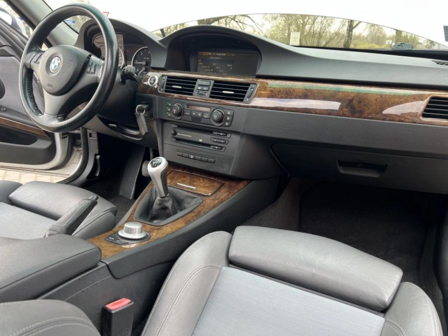 Grey BMW 320 2005 in Riga, with an engine capacity of 2.00 L and mileage of 321 thousand km for 5200 €, photo 17 on AUTOMOTO.COM.LV