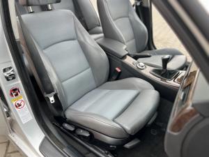 Grey BMW 320 2005 in Riga, with an engine capacity of 2.00 L and mileage of 321 thousand km for 5200 €, photo 19 on AUTOMOTO.COM.LV