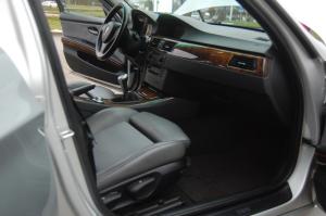 Grey BMW 320 2005 in Riga, with an engine capacity of 2.00 L and mileage of 321 thousand km for 5200 €, photo 29 on AUTOMOTO.COM.LV