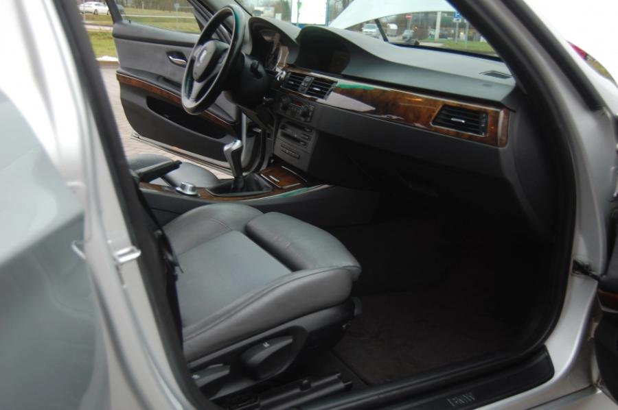 Grey BMW 320 2005 in Riga, with an engine capacity of 2.00 L and mileage of 321 thousand km for 5200 €, photo 29 on AUTOMOTO.COM.LV
