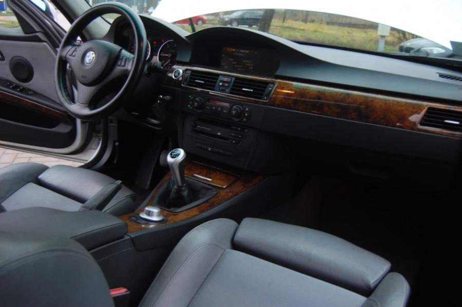 Grey BMW 320 2005 in Riga, with an engine capacity of 2.00 L and mileage of 321 thousand km for 5200 €, photo 37 on AUTOMOTO.COM.LV