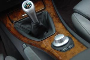 Grey BMW 320 2005 in Riga, with an engine capacity of 2.00 L and mileage of 321 thousand km for 5200 €, photo 53 on AUTOMOTO.COM.LV