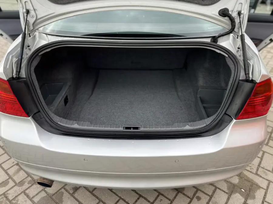 Pelēks BMW 320 2005 Jēkabpils, ar dzinēja tilpumu 2.00 L un nobraukumu 321 tūkst. km par 5200 €, foto 17 vietnē AUTOMOTO.COM.LV