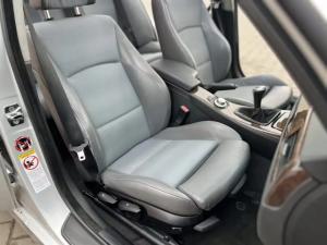 Pelēks BMW 320 2005 Jēkabpils, ar dzinēja tilpumu 2.00 L un nobraukumu 321 tūkst. km par 5200 €, foto 22 vietnē AUTOMOTO.COM.LV