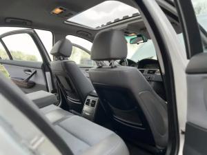 Pelēks BMW 320 2005 Jēkabpils, ar dzinēja tilpumu 2.00 L un nobraukumu 321 tūkst. km par 5200 €, foto 24 vietnē AUTOMOTO.COM.LV