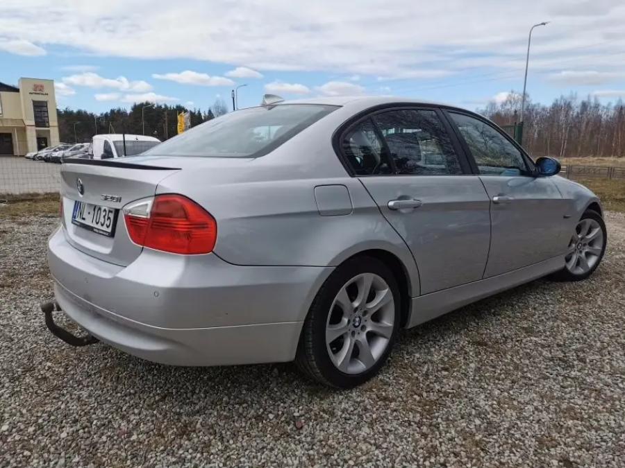Grey BMW 320 2005 in Kuldiga, with an engine capacity of 2.00 L and mileage of 249 thousand km for 4200 €, photo 3 on AUTOMOTO.COM.LV