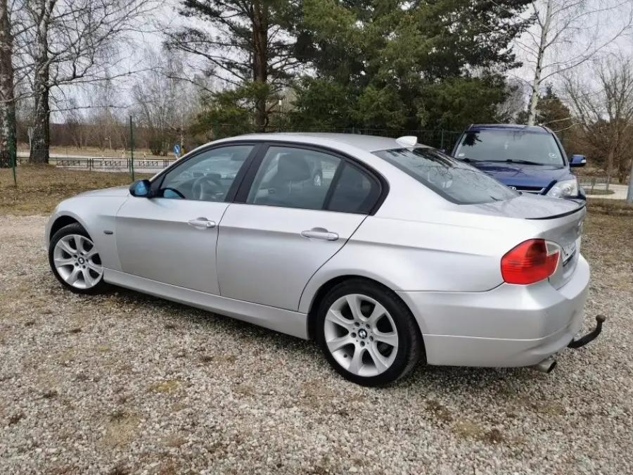 Grey BMW 320 2005 in Kuldiga, with an engine capacity of 2.00 L and mileage of 249 thousand km for 4200 €, photo 5 on AUTOMOTO.COM.LV