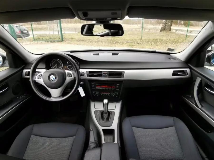 Grey BMW 320 2005 in Kuldiga, with an engine capacity of 2.00 L and mileage of 249 thousand km for 4200 €, photo 6 on AUTOMOTO.COM.LV