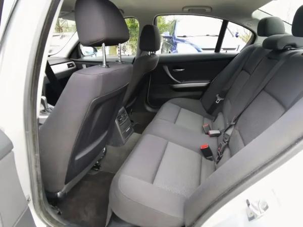 Grey BMW 320 2005 in Kuldiga, with an engine capacity of 2.00 L and mileage of 249 thousand km for 4200 €, photo 6 on AUTOMOTO.COM.LV