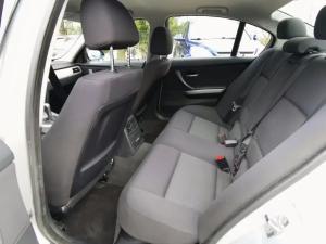 Grey BMW 320 2005 in Kuldiga, with an engine capacity of 2.00 L and mileage of 249 thousand km for 4200 €, photo 7 on AUTOMOTO.COM.LV