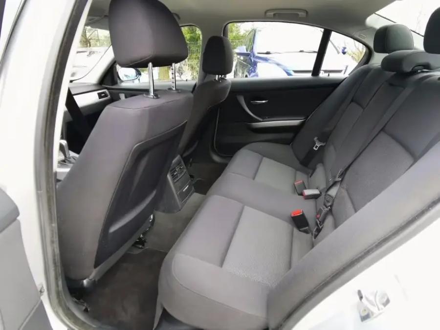 Grey BMW 320 2005 in Kuldiga, with an engine capacity of 2.00 L and mileage of 249 thousand km for 4200 €, photo 7 on AUTOMOTO.COM.LV