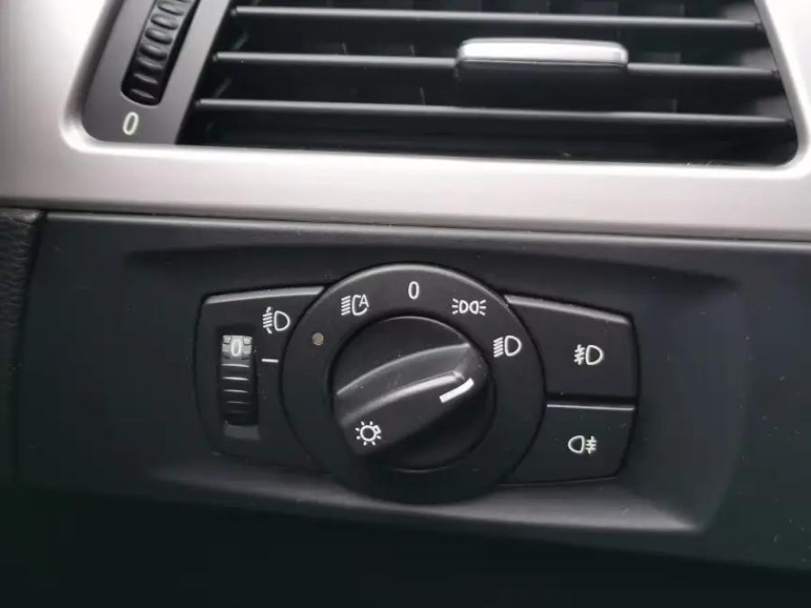 Grey BMW 320 2005 in Kuldiga, with an engine capacity of 2.00 L and mileage of 249 thousand km for 4200 €, photo 10 on AUTOMOTO.COM.LV