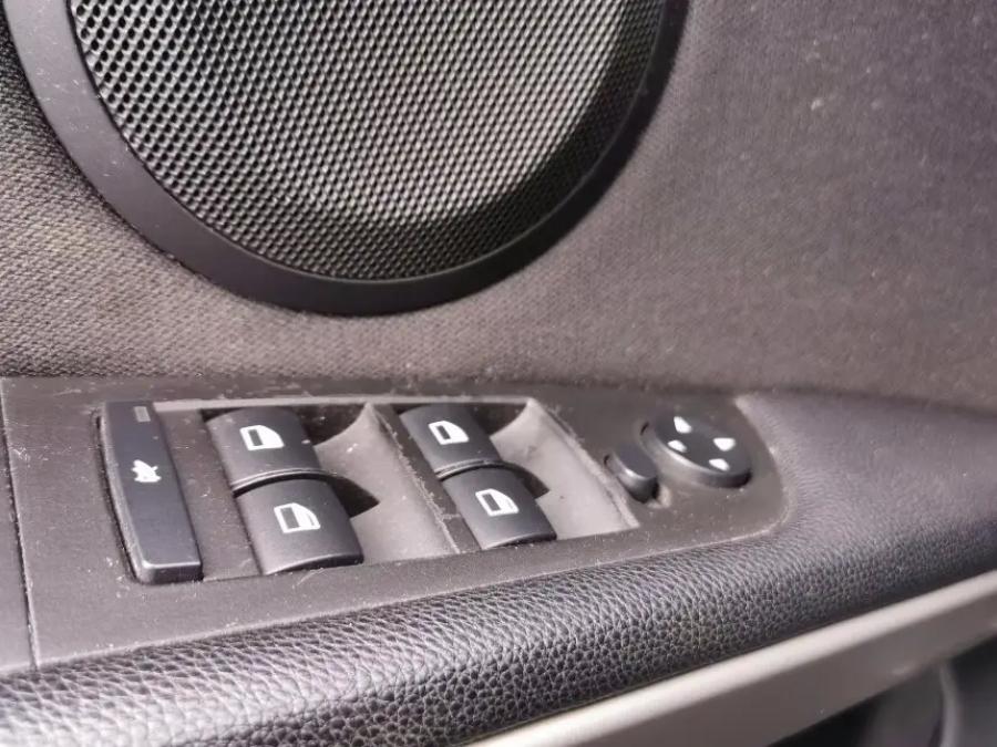 Grey BMW 320 2005 in Kuldiga, with an engine capacity of 2.00 L and mileage of 249 thousand km for 4200 €, photo 11 on AUTOMOTO.COM.LV