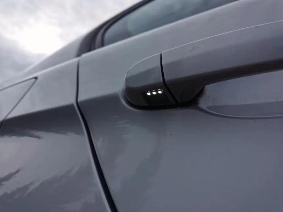 Grey BMW 320 2005 in Kuldiga, with an engine capacity of 2.00 L and mileage of 249 thousand km for 4200 €, photo 14 on AUTOMOTO.COM.LV