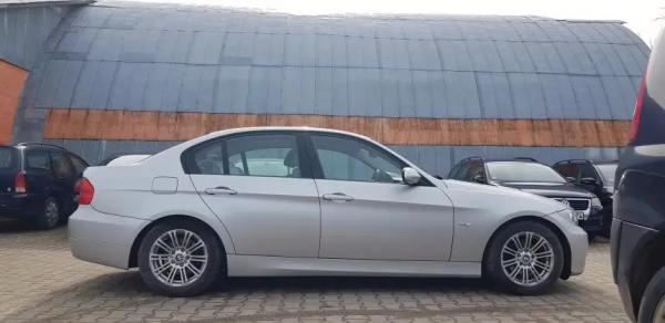 Grey BMW 320 2005 in Valmiera, with an engine capacity of 2.00 L and mileage of 125 thousand km for 3100 €, photo 2 on AUTOMOTO.COM.LV
