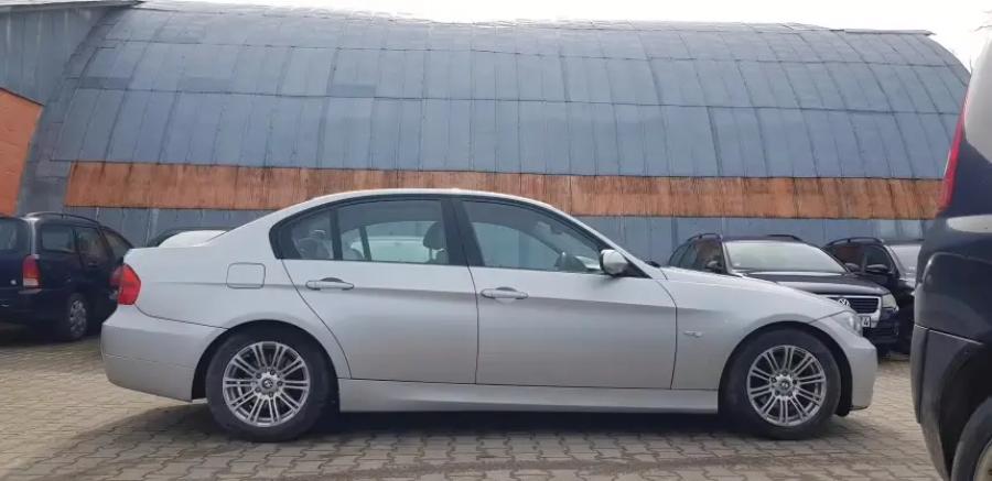 Pelēks BMW 320 2005 Valmiera, ar dzinēja tilpumu 2.00 L un nobraukumu 125 tūkst. km par 3100 €, foto 3 vietnē AUTOMOTO.COM.LV