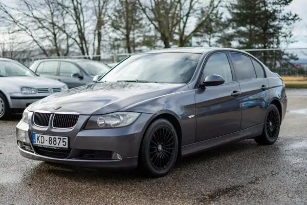 Grey BMW 320 2005 in Liepaja, with an engine capacity of 2.00 L and mileage of 155 thousand km for 4500 €, photo 1 on AUTOMOTO.COM.LV