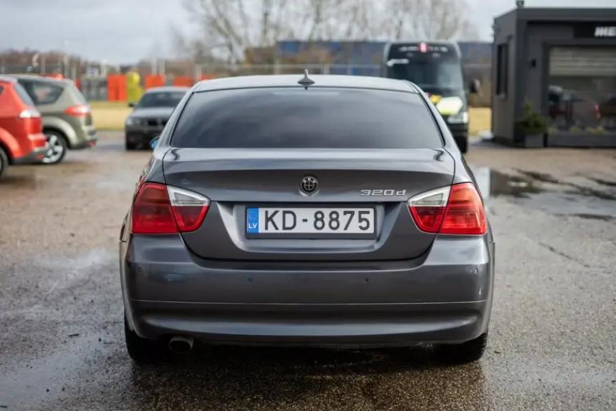 Grey BMW 320 2005 in Liepaja, with an engine capacity of 2.00 L and mileage of 155 thousand km for 4500 €, photo 4 on AUTOMOTO.COM.LV