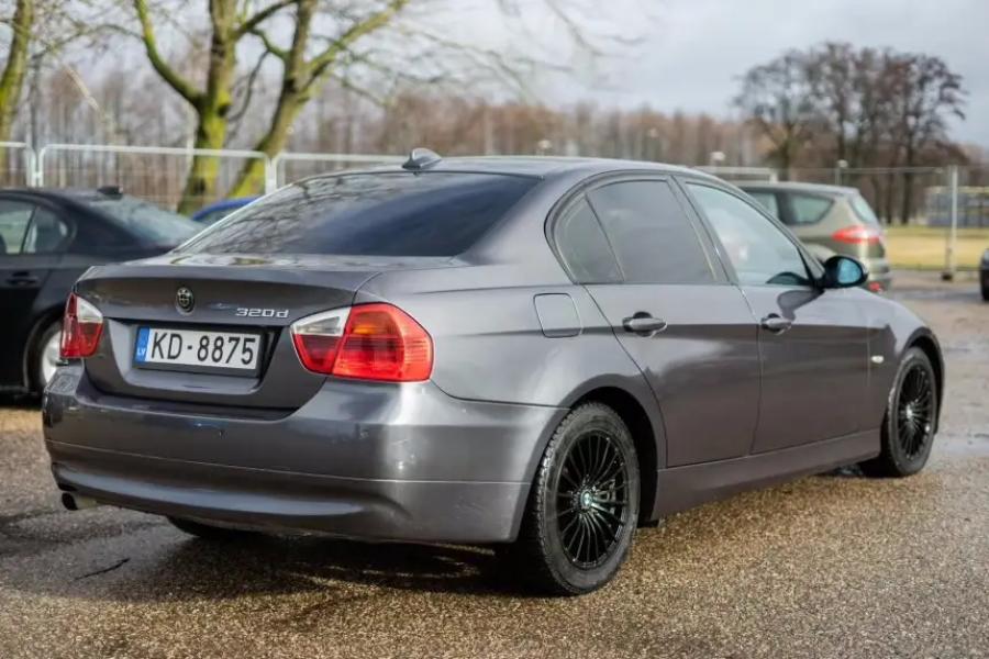 Grey BMW 320 2005 in Liepaja, with an engine capacity of 2.00 L and mileage of 155 thousand km for 4500 €, photo 5 on AUTOMOTO.COM.LV